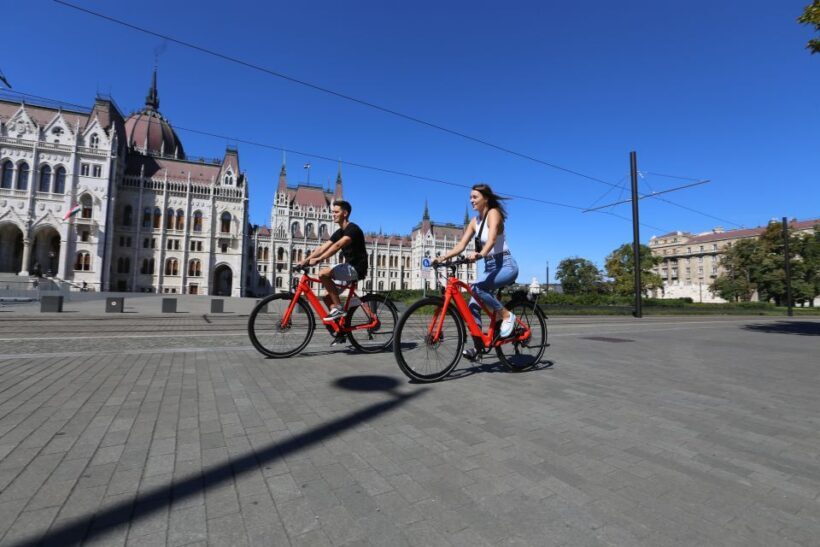 Budapest: Guided Downtown Electric Bike Tour - The Role of the Guide