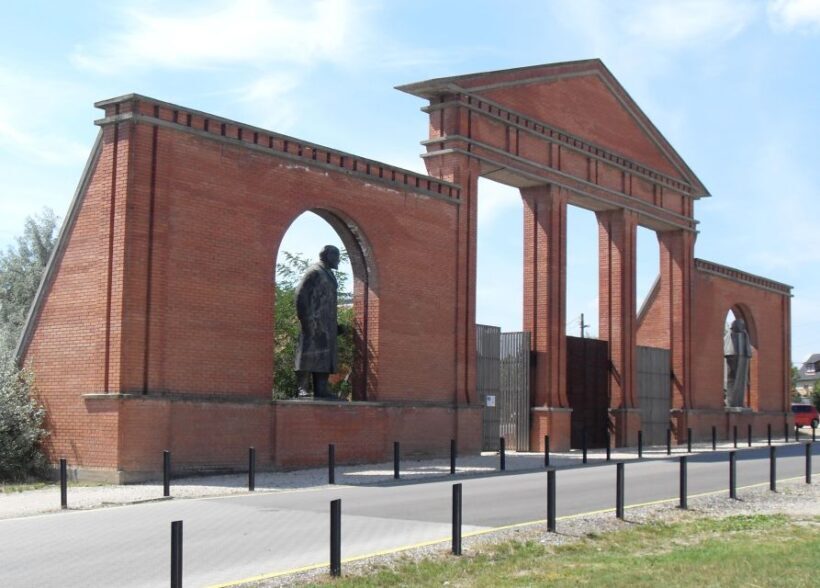Budapest Half-Day Tour: Life Behind the Iron Curtain - An In-Depth Look at the Budapest Half-Day Tour