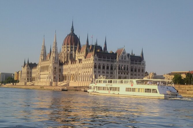 Budapest Highlights Sightseeing Cruise - Navigating the Experience