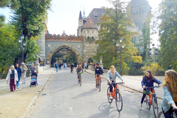 Budapest Historic Downtown Bicycle Tour in small groups - FAQs