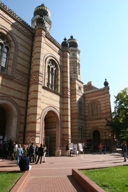 Budapest: Jewish Heritage Guided Tour with Synagogue Ticket - Key Points