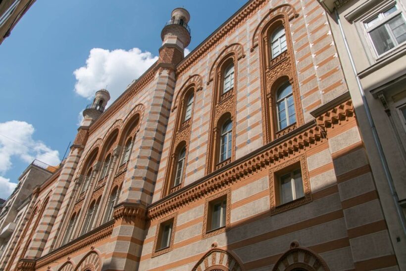 Budapest: Jewish Heritage Walking Tour with Historian Guide - Key Points