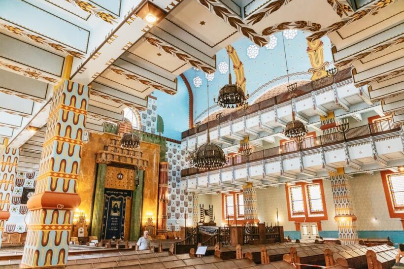 Budapest: Jewish History Guided Walking Tour with Historian - A Deep Dive into the Tour Experience