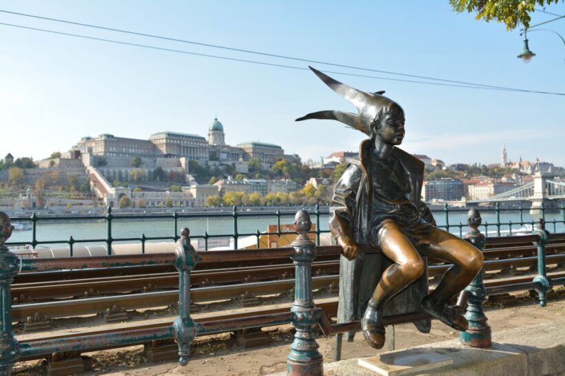Budapest: Night Walking Tour with Danube River Cruise - An Overview of the Experience