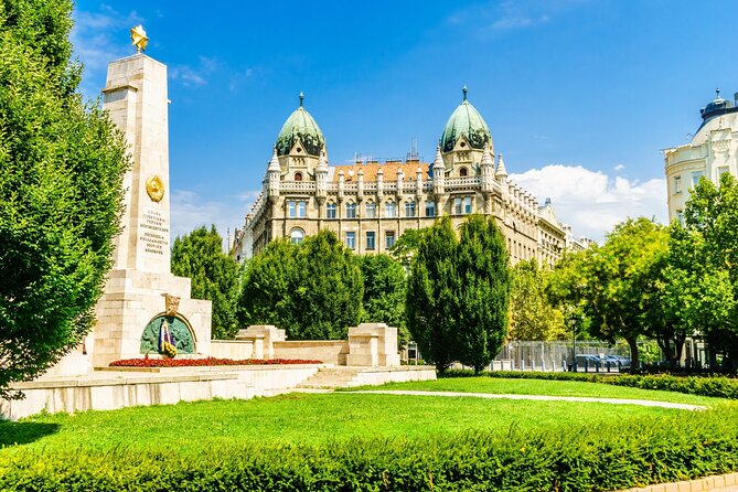 Budapest Old Town and Top Attractions Private Walking Tour - Exploring Liberty Square