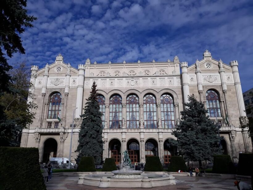 Budapest: Pest Side Walking Tour with Folk Music Performance - Exploring Budapest’s Pest Side: A Practical Review of the Walking Tour with Folk Music