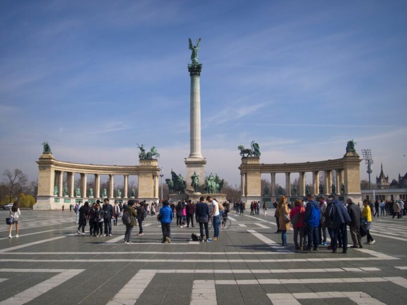 Budapest: Private 3-hour Guided City Tour by Bus - An Introduction to a Budapest Tour with a Difference