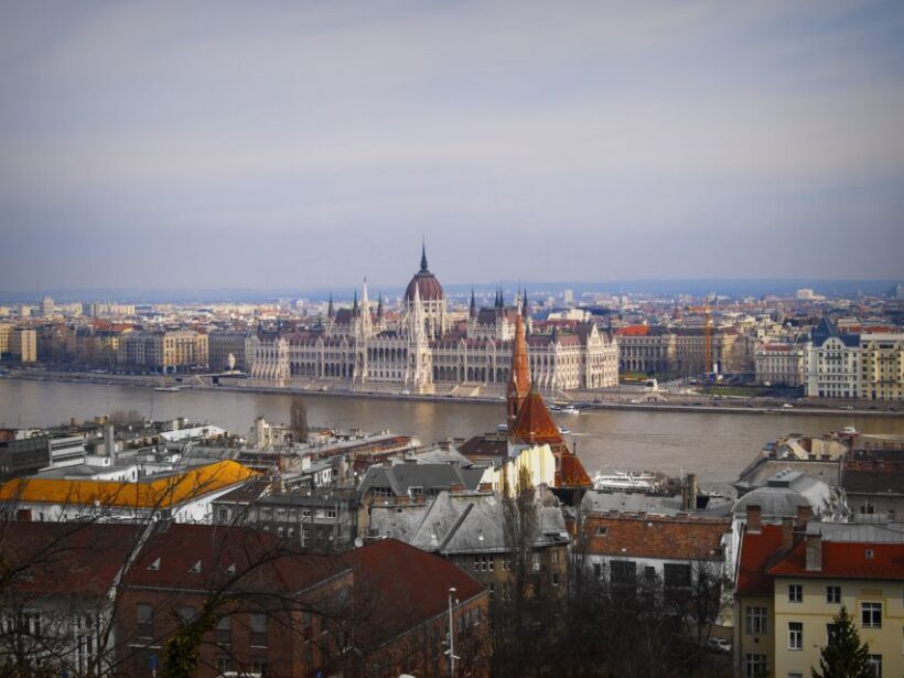 Budapest: Private 3-hour Guided City Tour by Bus - Who Should Consider This Tour?