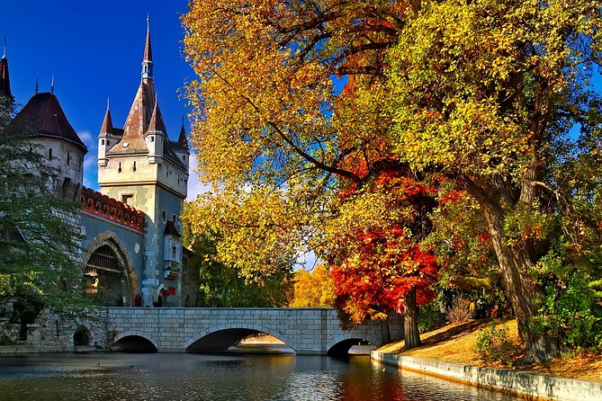 Budapest: Private 4-Hour Walking Tour With a Local - Exploring Budapests Landmarks