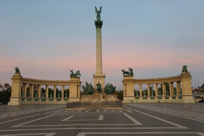 Budapest PRIVATE city tour and FOOD TOUR in Central Market Hall - Key Points