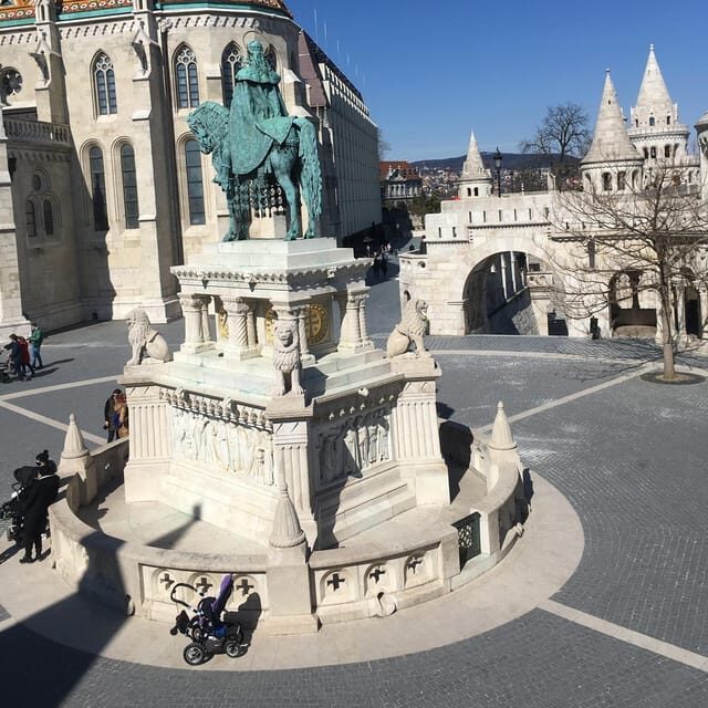 Budapest: Private City Tour with Rooftop Bar Visit - Key Points