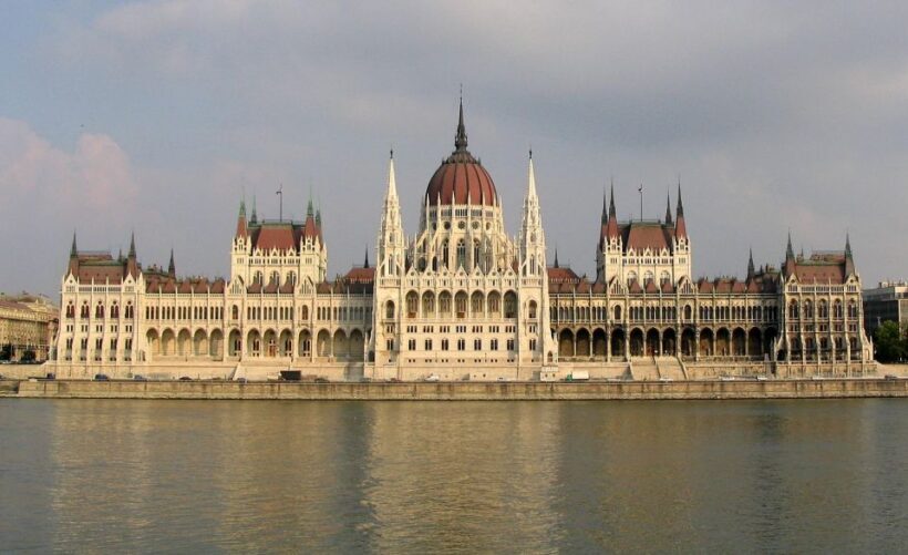Budapest: Private Walking Tour of City with Spanish Guide - Why Choose a Private Walking Tour in Budapest?