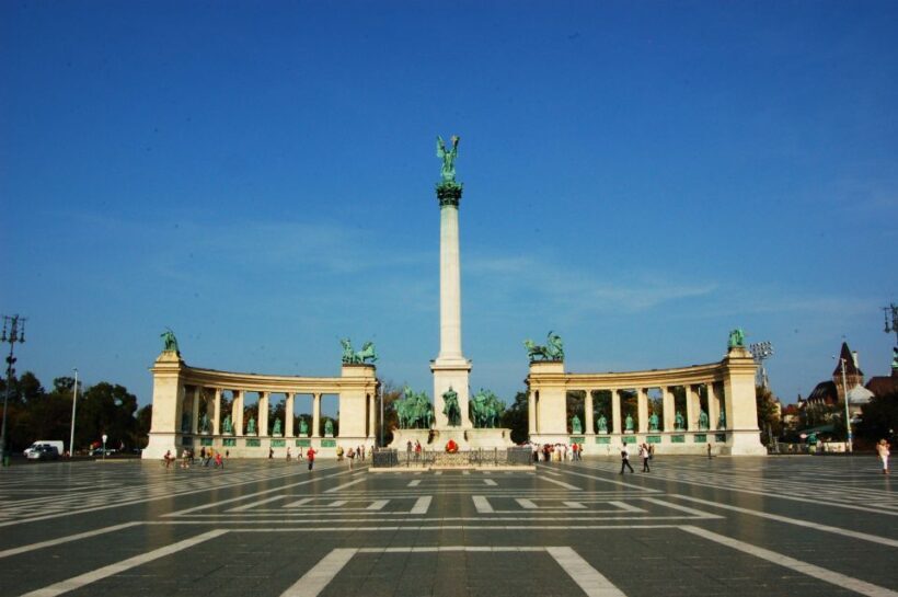Budapest: Private Walking Tour of City with Spanish Guide - Why This Tour Works