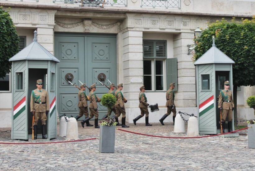Budapest: Private Walking Tour of the Castle District - Pros and Cons Summary