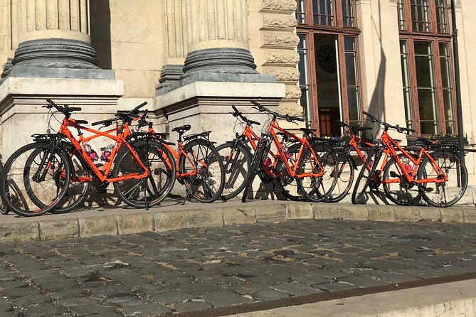 Budapest relaxed bicycle tour at sunset - Cruising Along the Danube Ufer