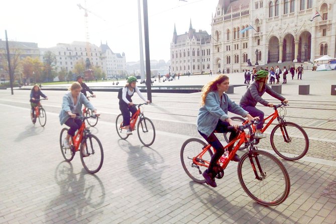 Budapest relaxed bicycle tour at sunset - Crossing to the Buda Side