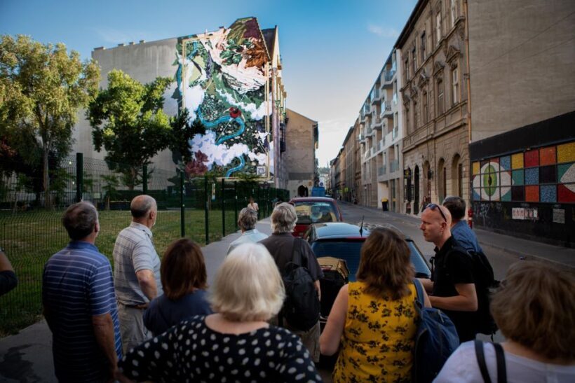 Budapest: Ruin Bars Walking Tour with Drinks and Snacks - An In-Depth Look at the Ruin Bars Walking Tour