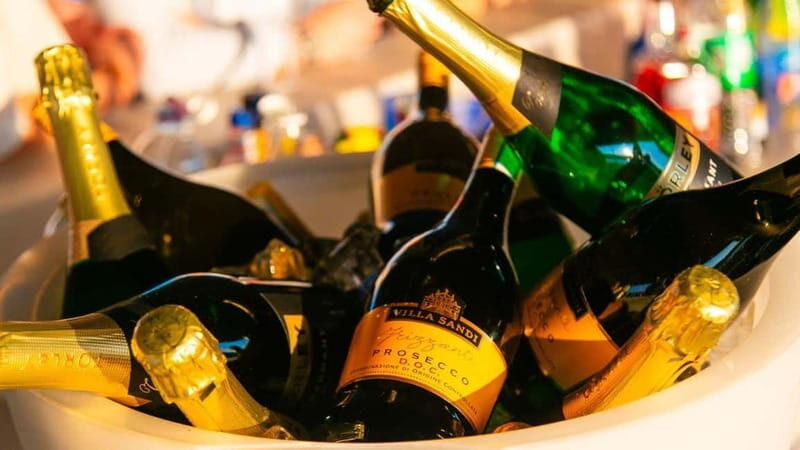 Budapest: Sip and Sail River Cruise with Unlimited Prosecco - Introduction