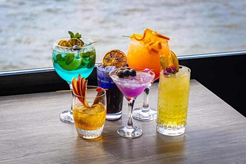 Budapest: Sunset Cruise with 2 Cocktails - Key Points