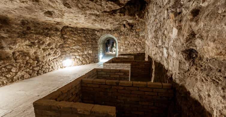 Budapest: The WWII Siege of Buda Castle & Bomb Shelter Tour - Key Points