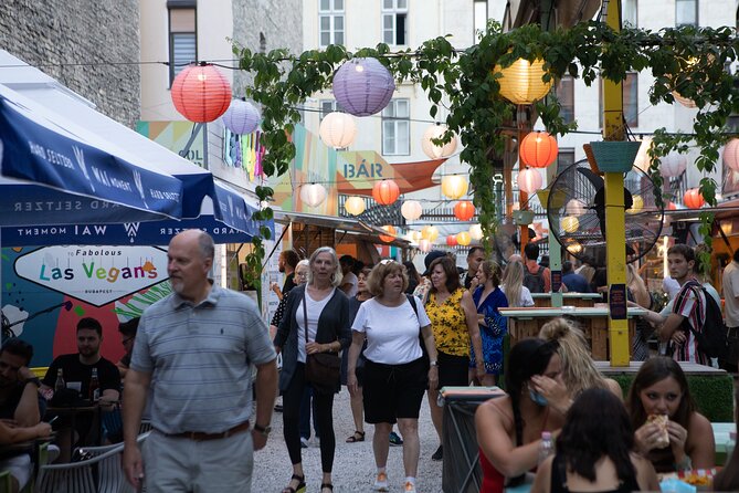 Budapest Underground Ruin Bar Tour With Drinks & Street Food - Tasting the Flavors of Hungarian Cuisine