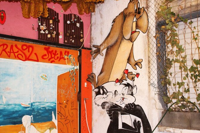 Budapest Underground Ruin Bar Tour With Drinks & Street Food - What to Expect on the Underground Ruin Bar Tour