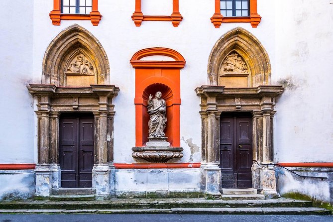 Budapest-Vienna One-Way Sightseeing Transfer - Meeting and Pickup Details