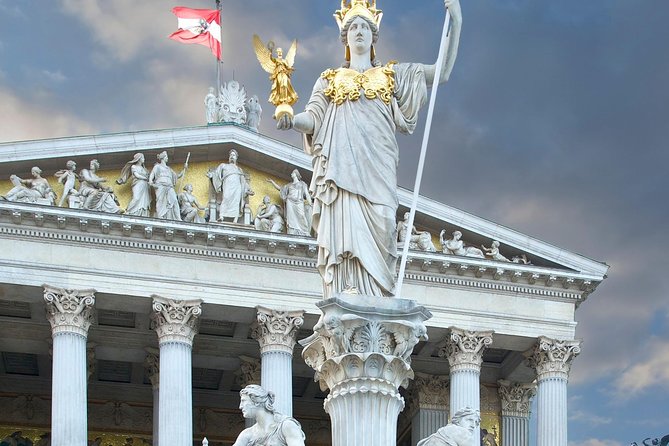 Budapest-Vienna private transfer with a luxury van - Comfort and Convenience