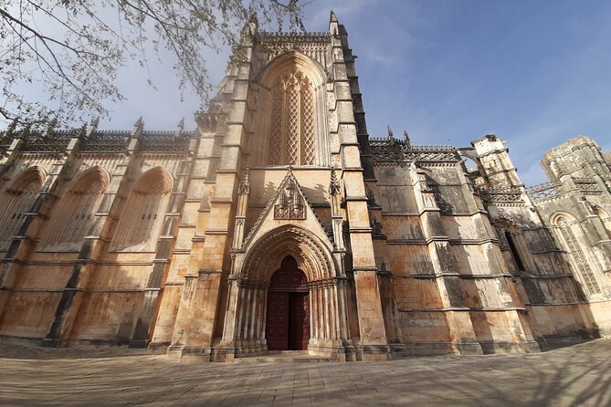 Buddha Eden Park, Moeda Caves, Fátima, Batalha, Nazaré, Óbidos - A Tour of the Historic Monastery in Batalha