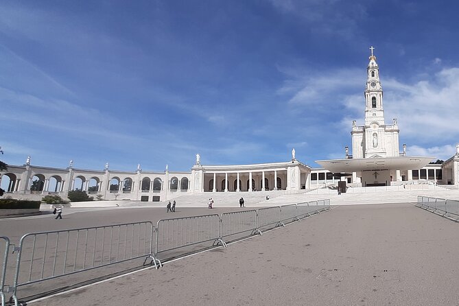 Buddha Eden Park, Moeda Caves, Fátima, Batalha, Nazaré, Óbidos - Experiencing Local Cuisine and Culture