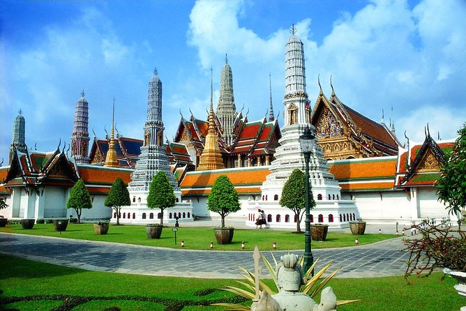 Buddhist Landmarks and a Royal Visit - Exploring Bangkok’s Buddhist Landmarks and Royal Heritage