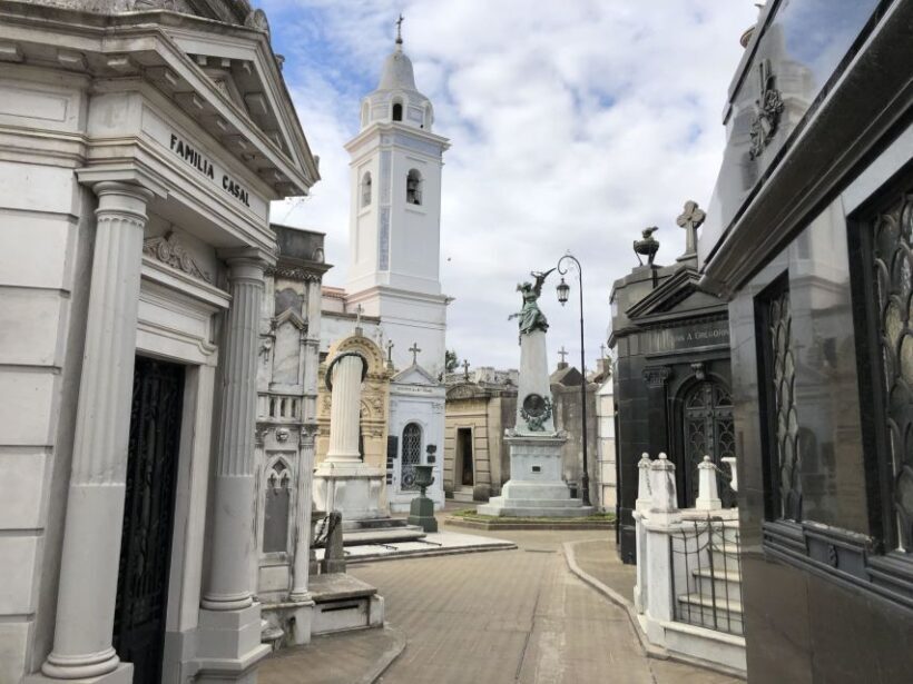 Buenos Aires: La Recoleta Cemetery Guided Tour in English - Authentic Experiences and Traveler Feedback