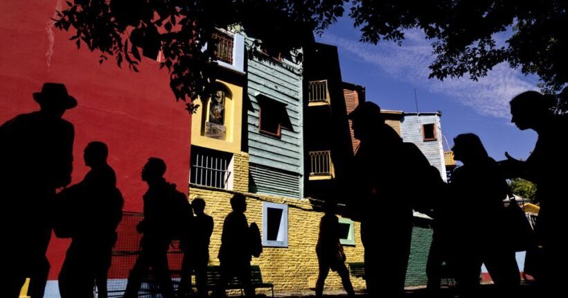 Buenos Aires: Private Photo Tour for Ammateur Photographers - What’s the Atmosphere and Group Size?