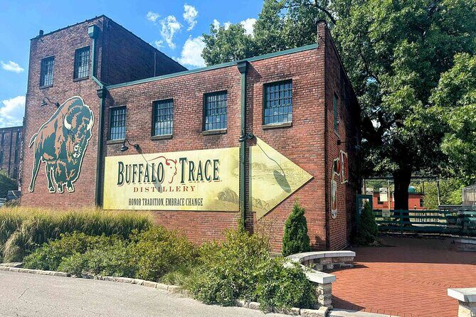 Buffalo y/ or Wiskey Thief & Churchill Twilight Racing Experience - Exploring Louisville’s Bourbon and Racing Scene