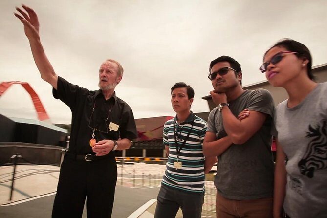 Building + Architecture Tour | 10am Daily - An In-Depth Look at the Building + Architecture Tour