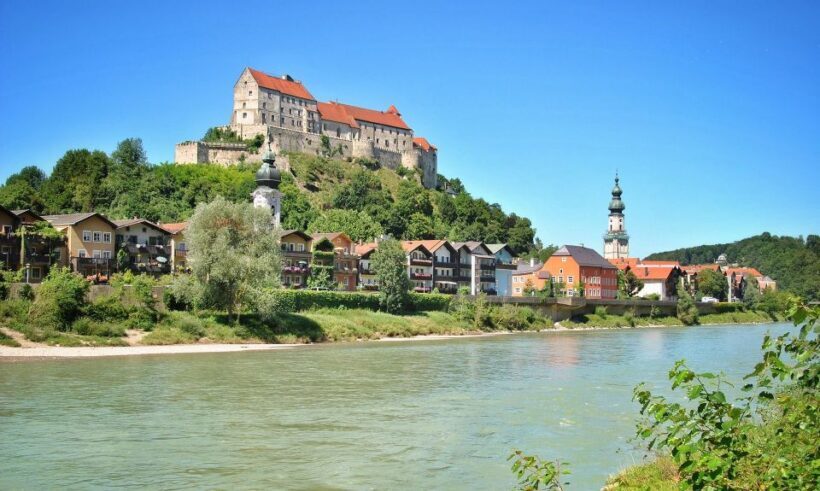 Burghausen: Burghausen Castle Private Tour - The Sum Up