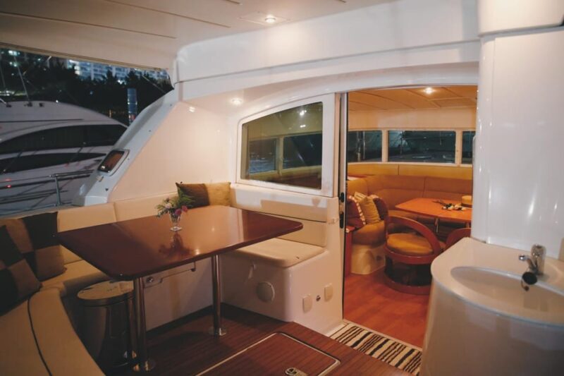 Busan: Group Sightseeing Yacht Cruise with Snacks and Drinks - Key Points