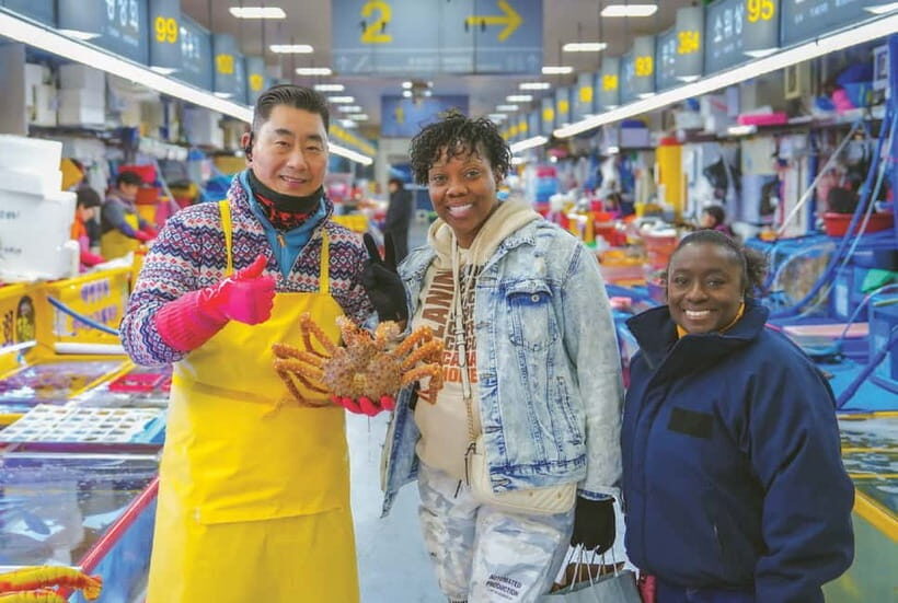 Busan: Gukje and Jagalchi Market Food Tour with Tastings - The Experience and Atmosphere