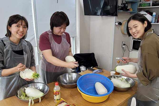 Busan Kkakdugi(Korean radish Kimchi) class with various options - Analyzing the Value