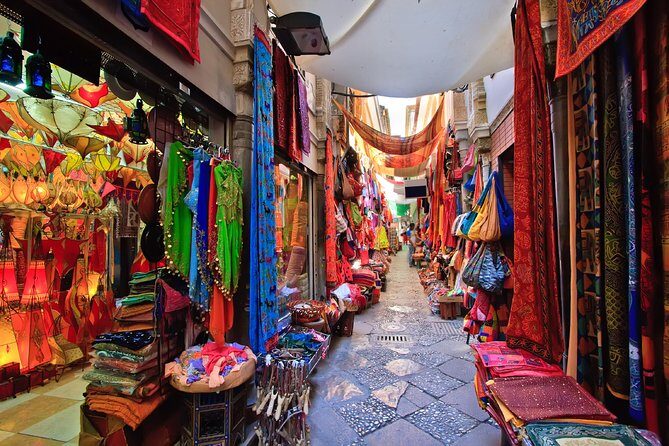 Bustling Markets of Delhi (Guided Half Day Shopping Tour) - Authenticity and Value