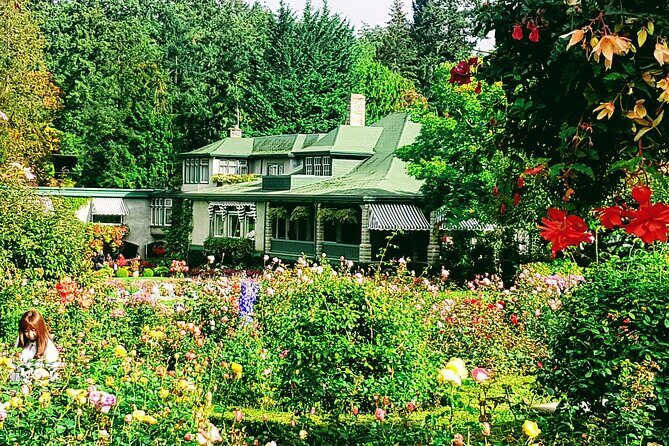 Butchart Gardens and City Highlights Private tour - Starting in Victoria’s Inner Harbour