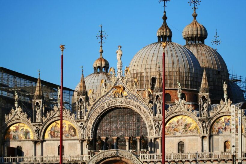 Byzantine Venice: Walking Tour & Gondola Ride - Key Points