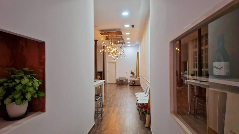 C/Echegaray 5 Málaga center: Malagueño Massage: Massage + Wine Tasting - Analyzing the Value