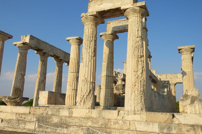 cabin charter in September, sailing boat, CYCLADES, SANTORINI, with CHEF - Key Points