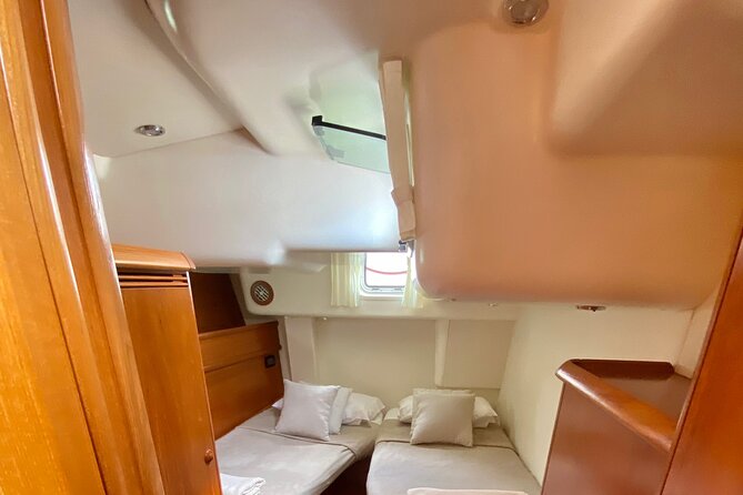 cabin charter in September, sailing boat, CYCLADES, SANTORINI, with CHEF - The Price and Its Value