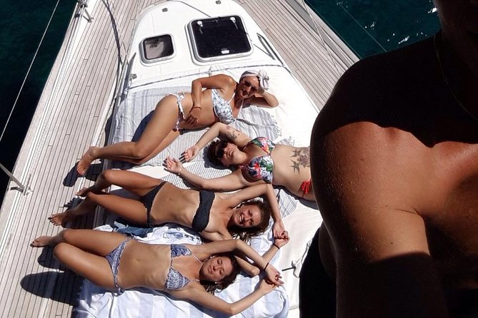 cabin charter in September, sailing boat, CYCLADES, SANTORINI, with CHEF - The Sum Up