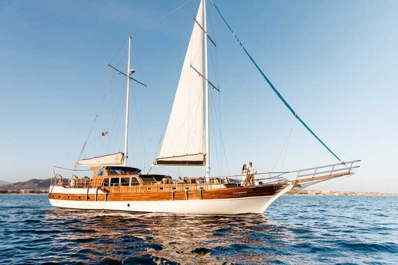 Cabo: Luxury Yacht Snorkel Cruise with Lunch and Open Bar - FAQs
