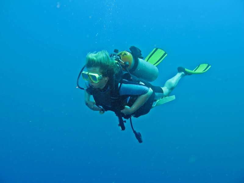 Cabo San Lucas: Beginners Diving Experience w/ Water & Snack - Key Points