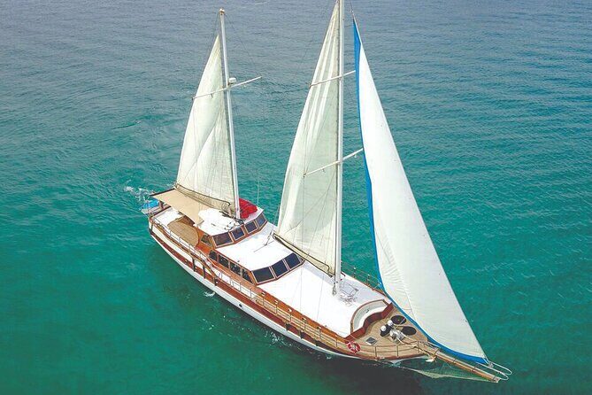 Cabo San Lucas Luxury Sailing Yacht and Dinner with a Chef - The Sum Up
