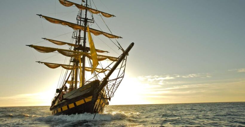 Cabo San Lucas: Sunset Pirate Ship Cruise with Dinner Show - Key Points